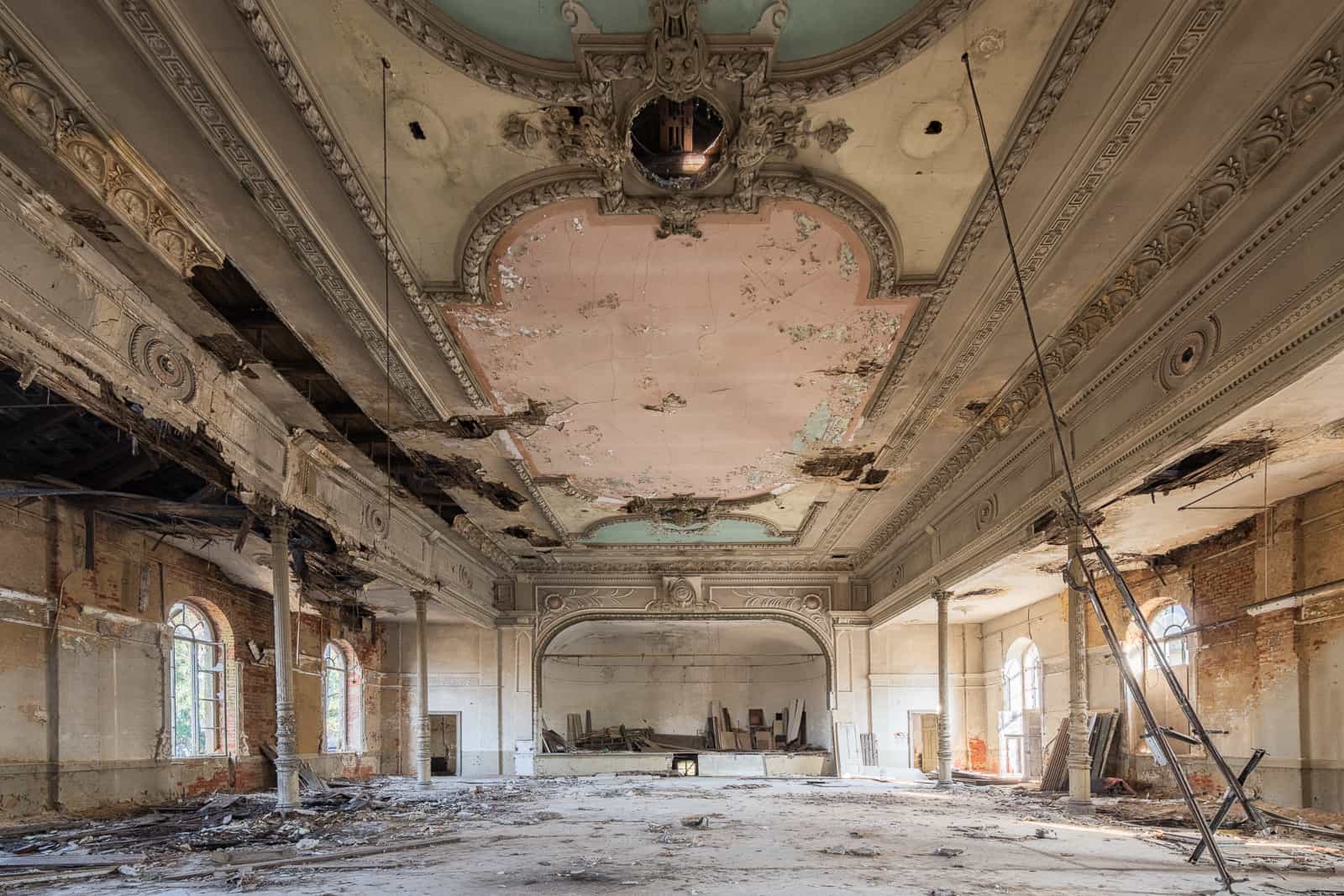 Ballsaal Sandkorn / Ballhaus D, Germany - Obsidian Urbex Photography ...