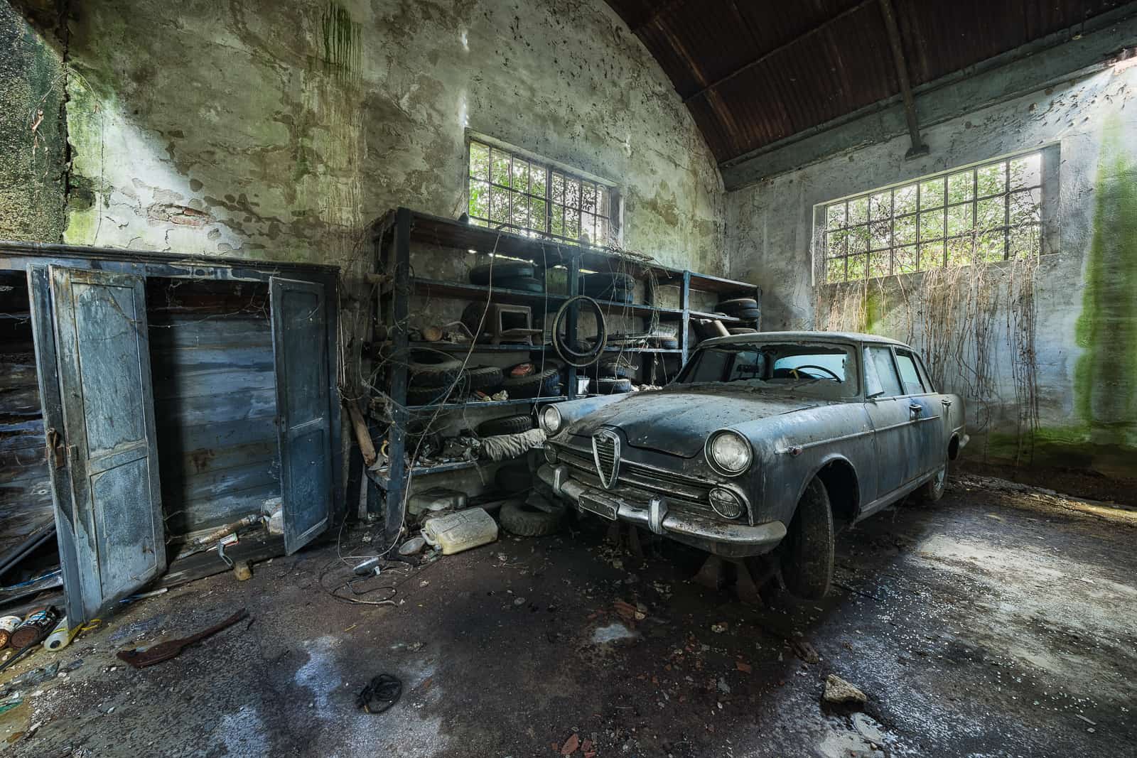 Alfa Romeo 2000 / Officina, Italy - Obsidian Urbex Photography | Urban ...